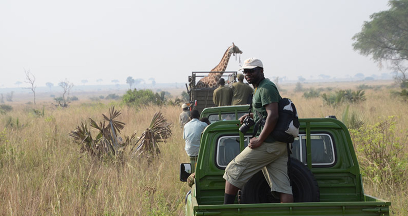 Giraffe researcher receives conservation award| Cleveland Zoological ...